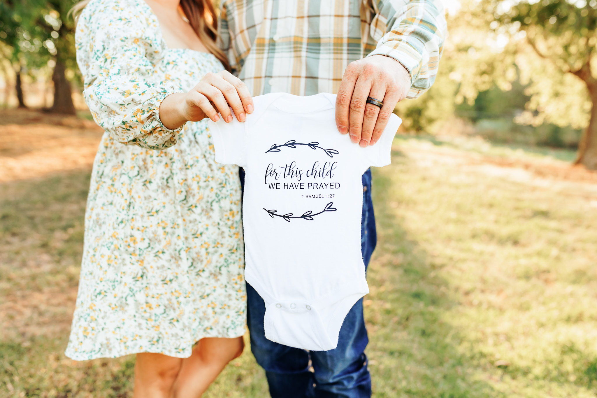 Summer Pregnancy Announcement Session | Charis Elisabeth Photography